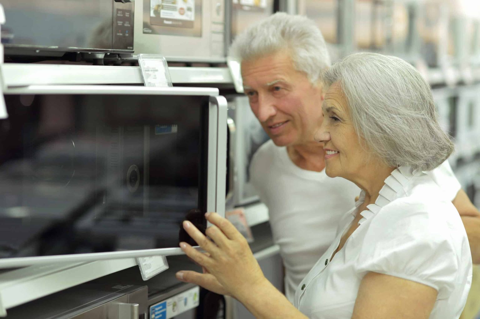 10 Best Microwave For Seniors 2023 [Dementia/Poor Eyesight]